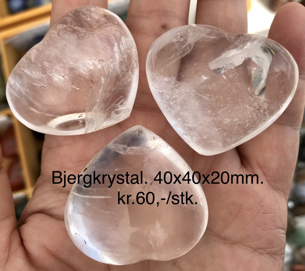 Bjergkrystal hjerte. - Krystal hjerte. 40x40x20mm. - krystalmadsen´S WEBSHOP/HJEMMESIDE
