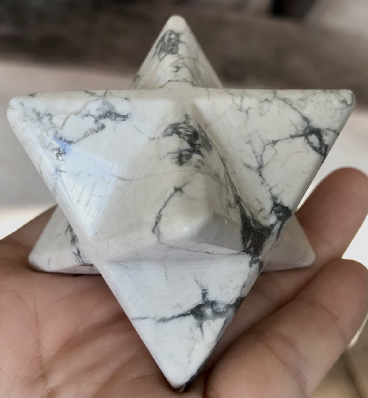 Howlit makaba stjerne 5x5cm. 192gram. - krystalmadsen´S WEBSHOP/HJEMMESIDE